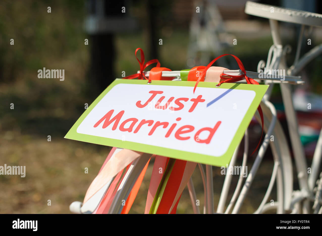 Just married sign bike Banque de photographies et d’images à haute ...