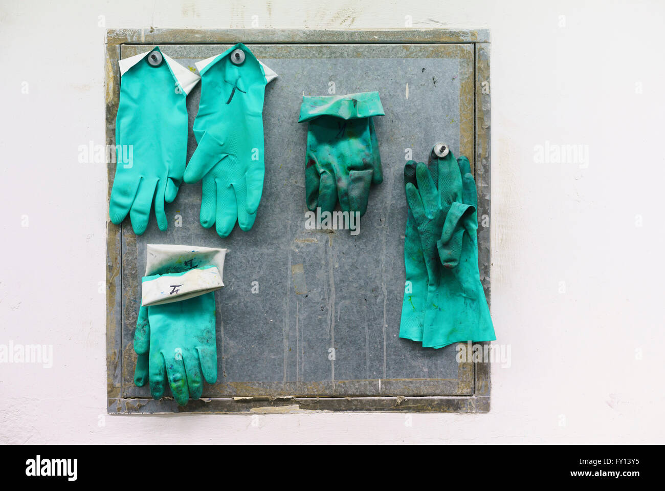 Green gloves Banque de photographies et d’images à haute résolution - Alamy