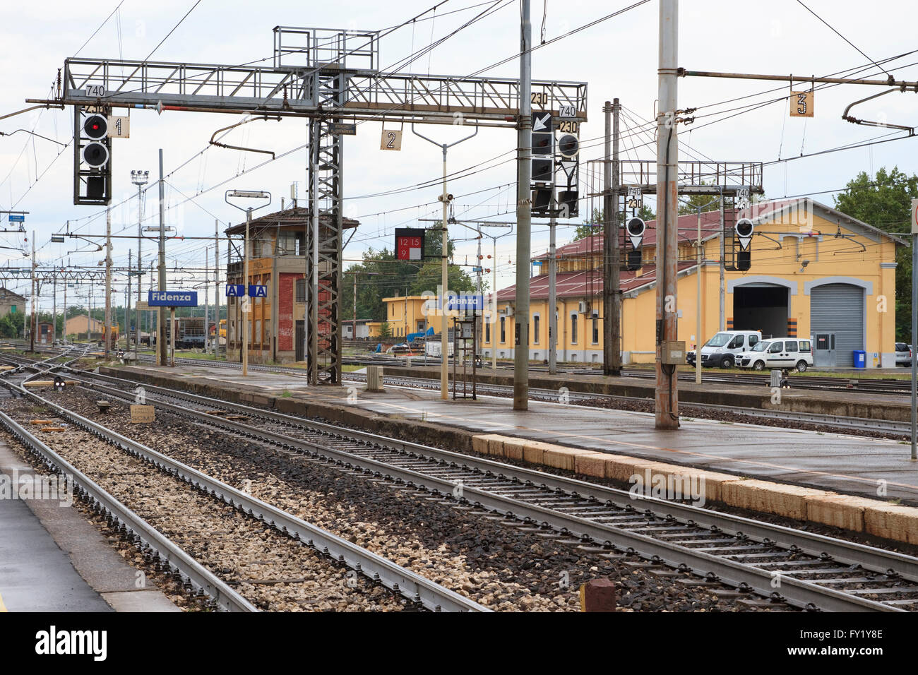 Stazione ferroviaria Banque de photographies et d’images à haute ...