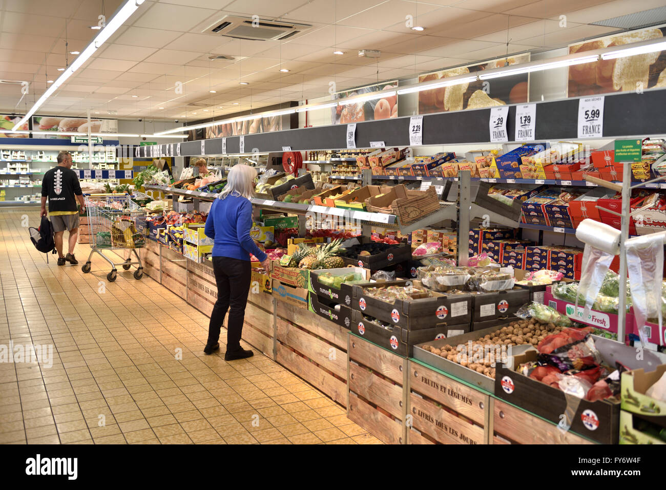 À l'intérieur du magasin Lidl Photo Stock - Alamy