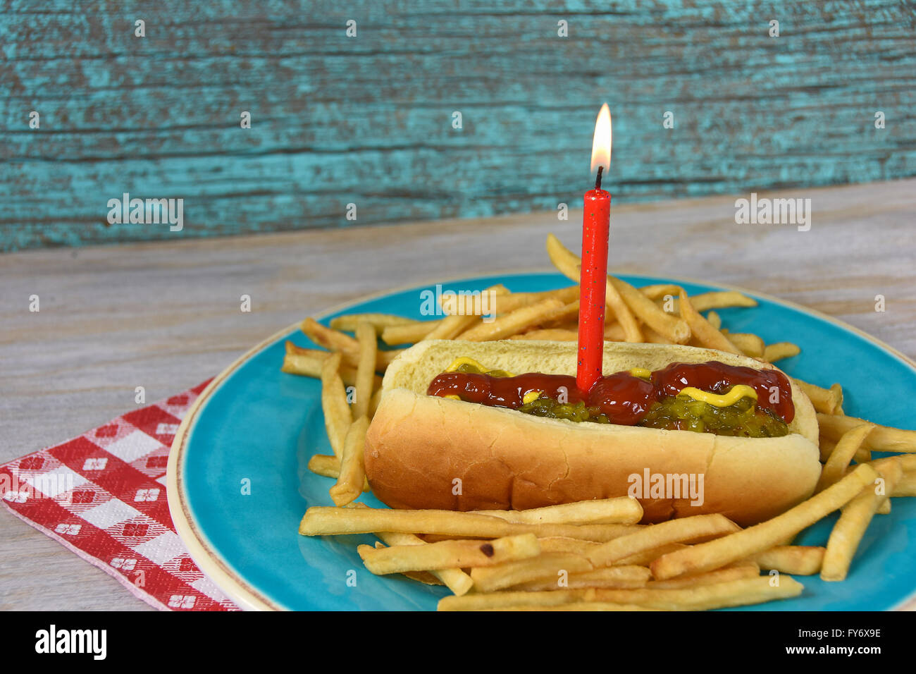 Hotdog and french fries Banque de photographies et d’images à haute ...