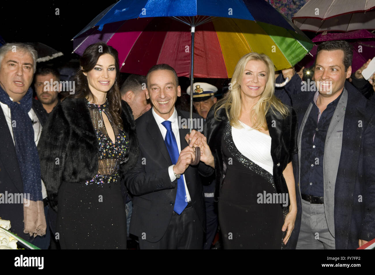 Local Caption Teverola (CE) Inauguration d'une salle de montre de l ...