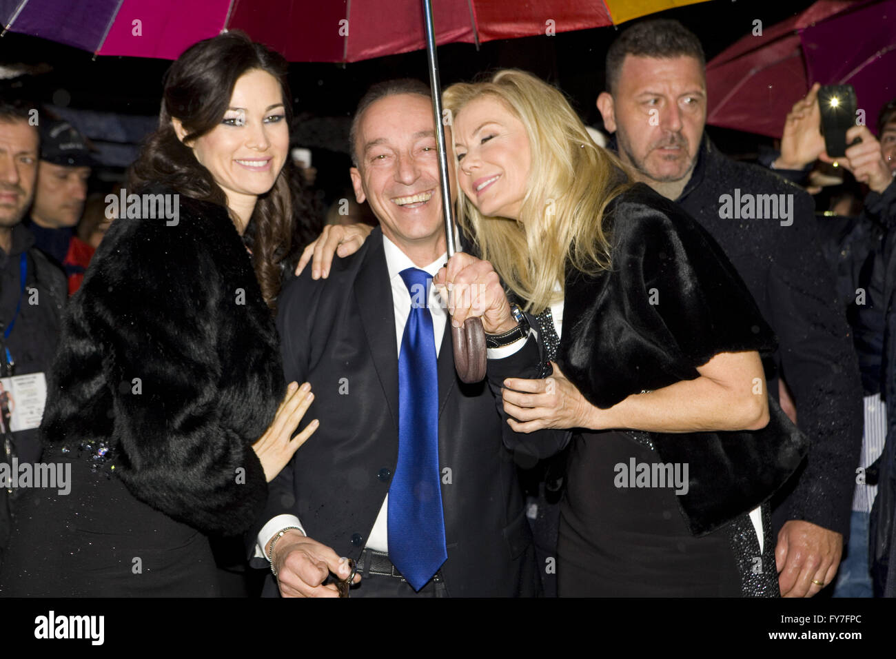 Local Caption Teverola (CE) Inauguration d'une salle de montre de l ...