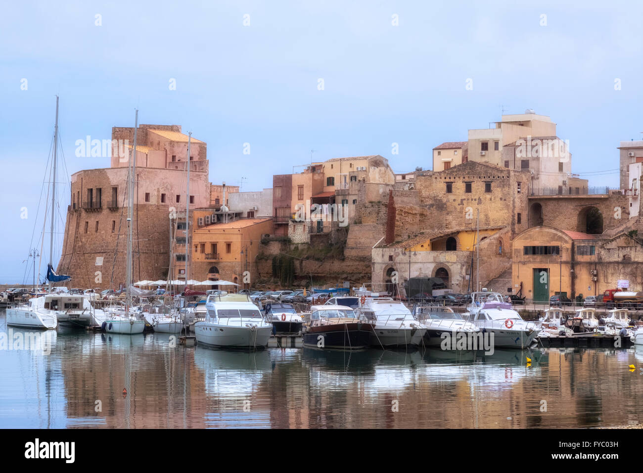 Trapani Harbour Banque d'image et photos - Alamy