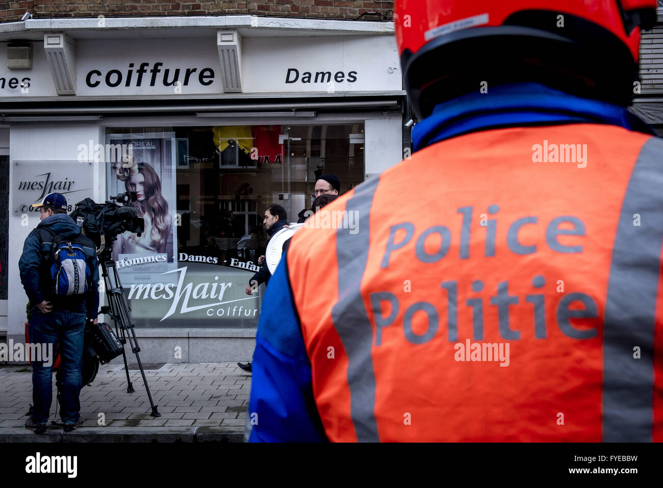 Raid police française Banque de photographies et d’images à haute ...