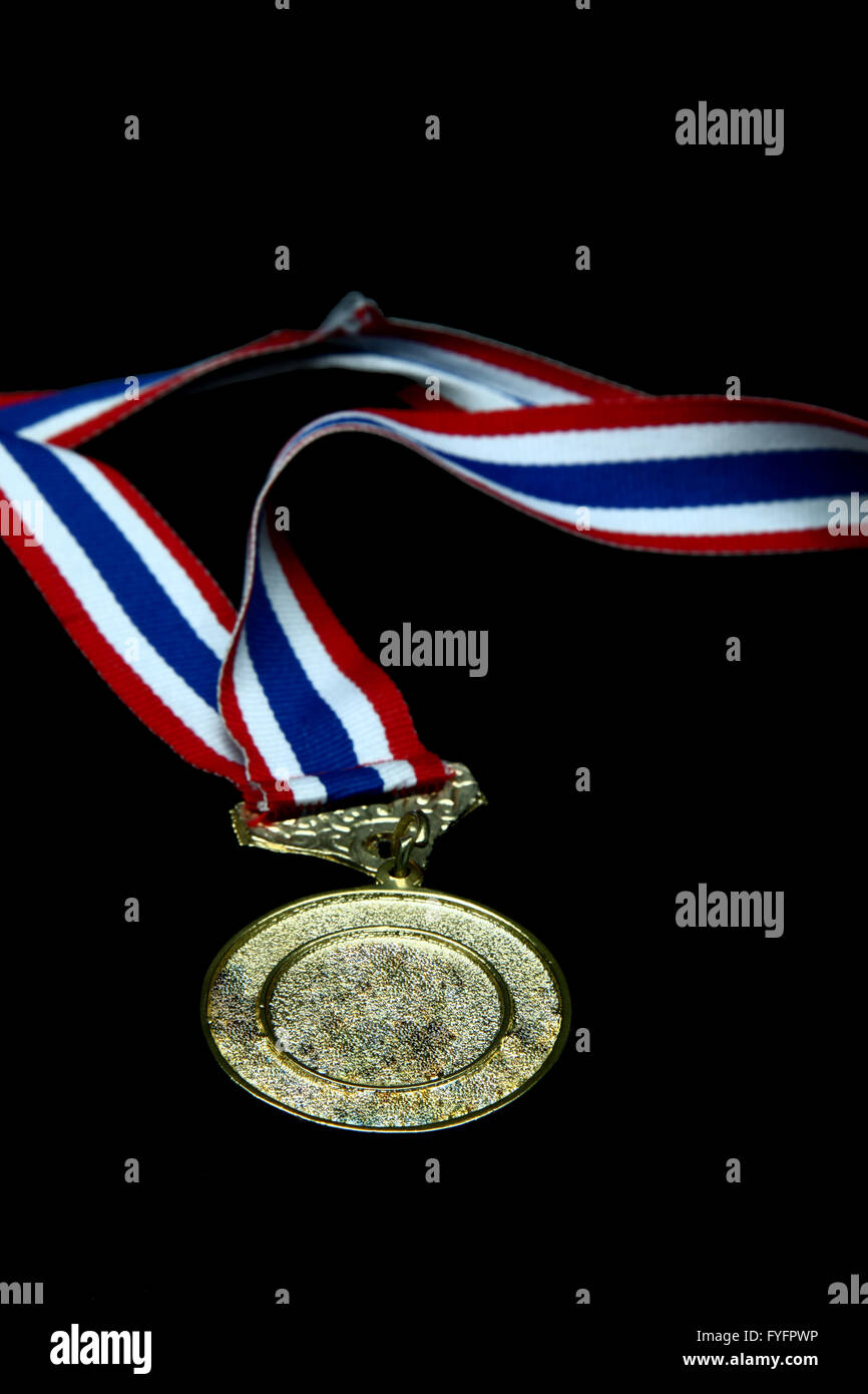 Vide isolé médaille d'or avec ruban tricolore Photo Stock - Alamy