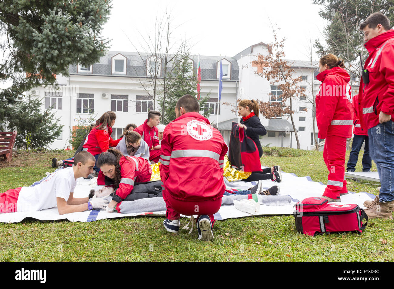 Croix rouge bulgare jeunesse Banque de photographies et d’images à haute résolution - Alamy