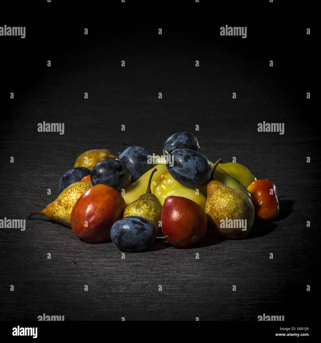 Rouge jaune plante produire des fruits Banque de photographies et d ...