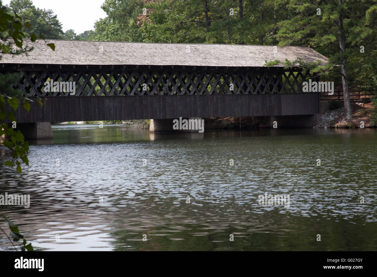 Pont couvert en bois Banque de photographies et d’images à haute ...