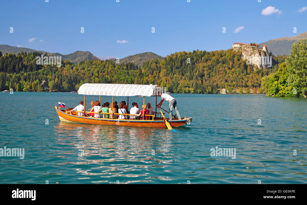 Bateau pletna traditionnel Banque de photographies et d’images à haute ...