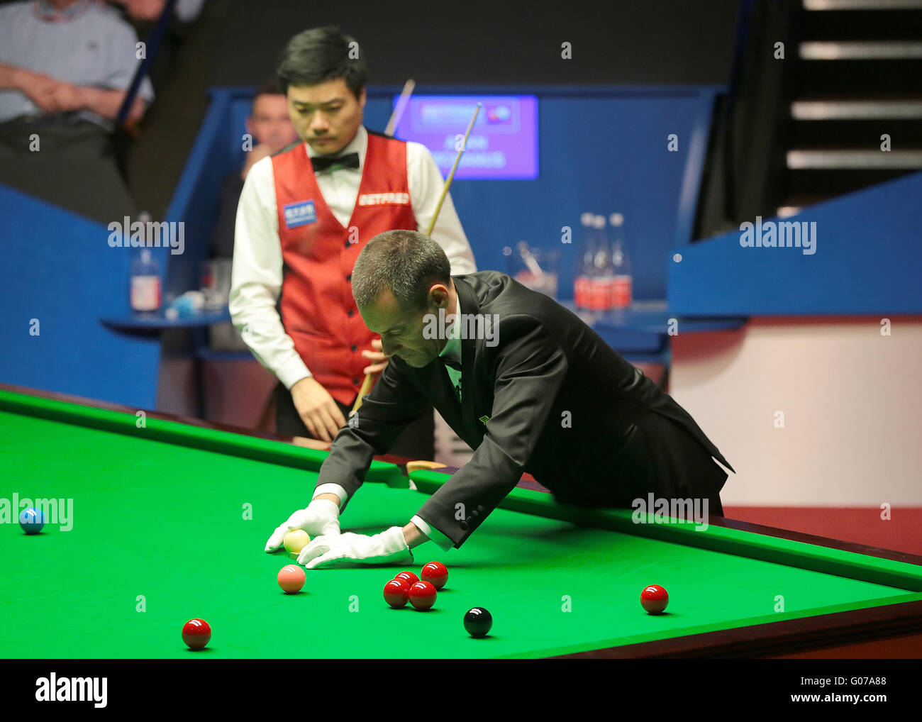 Snooker referee Banque de photographies et d’images à haute résolution ...