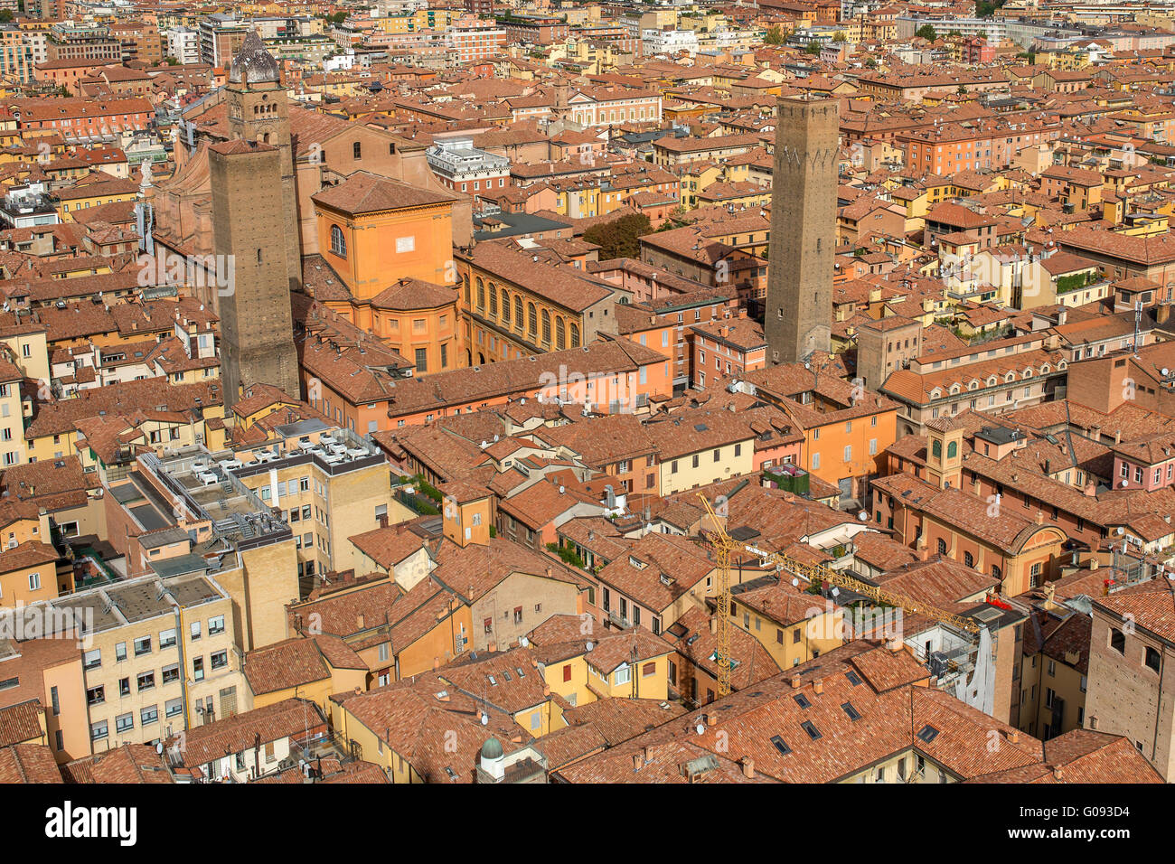 Vue aérienne de toits de tuiles rouges et d'anciennes Â"Grâce TorriÂ ...