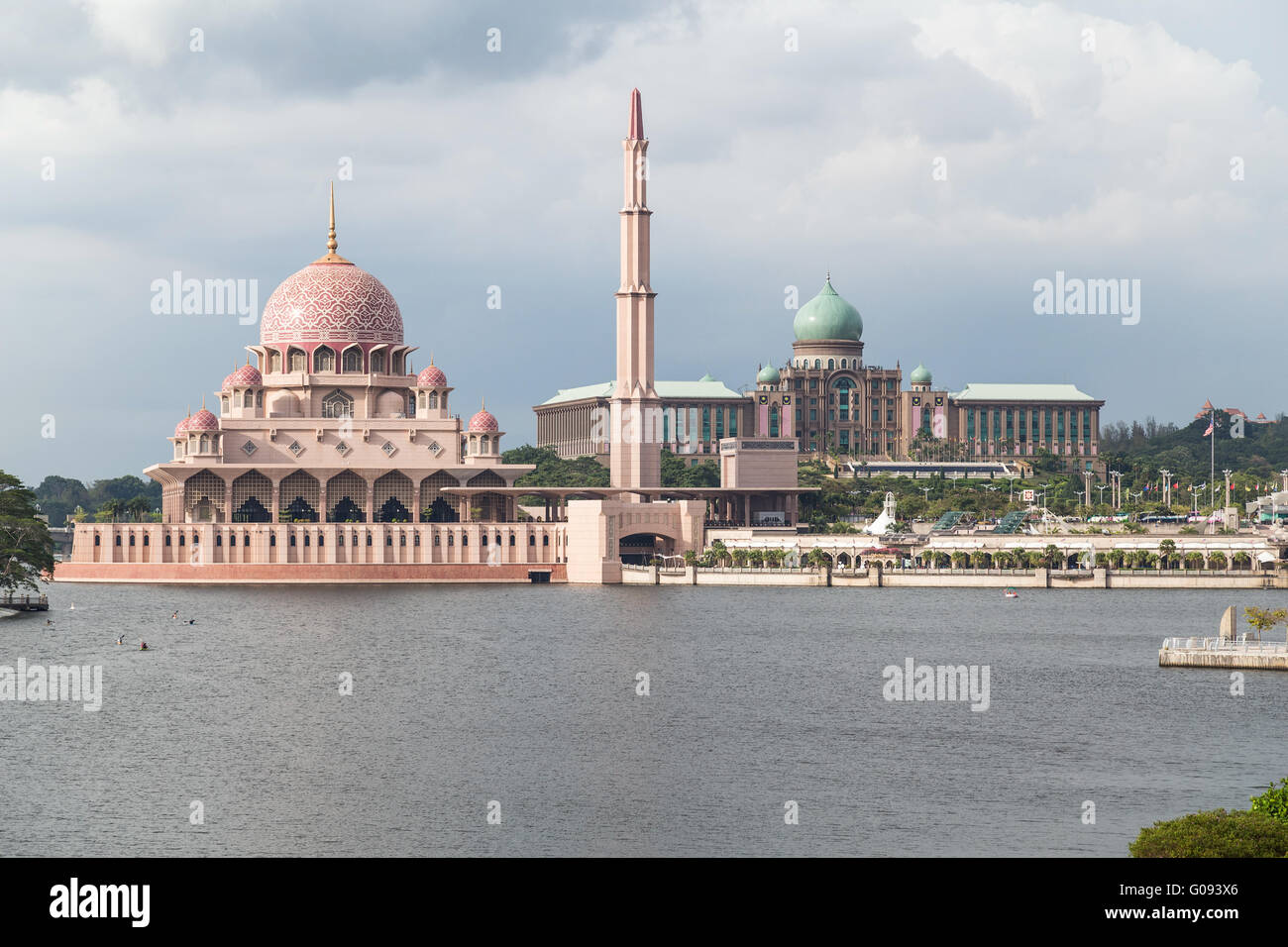 Putra bridge in putrajaya malaysia Banque de photographies et d’images ...