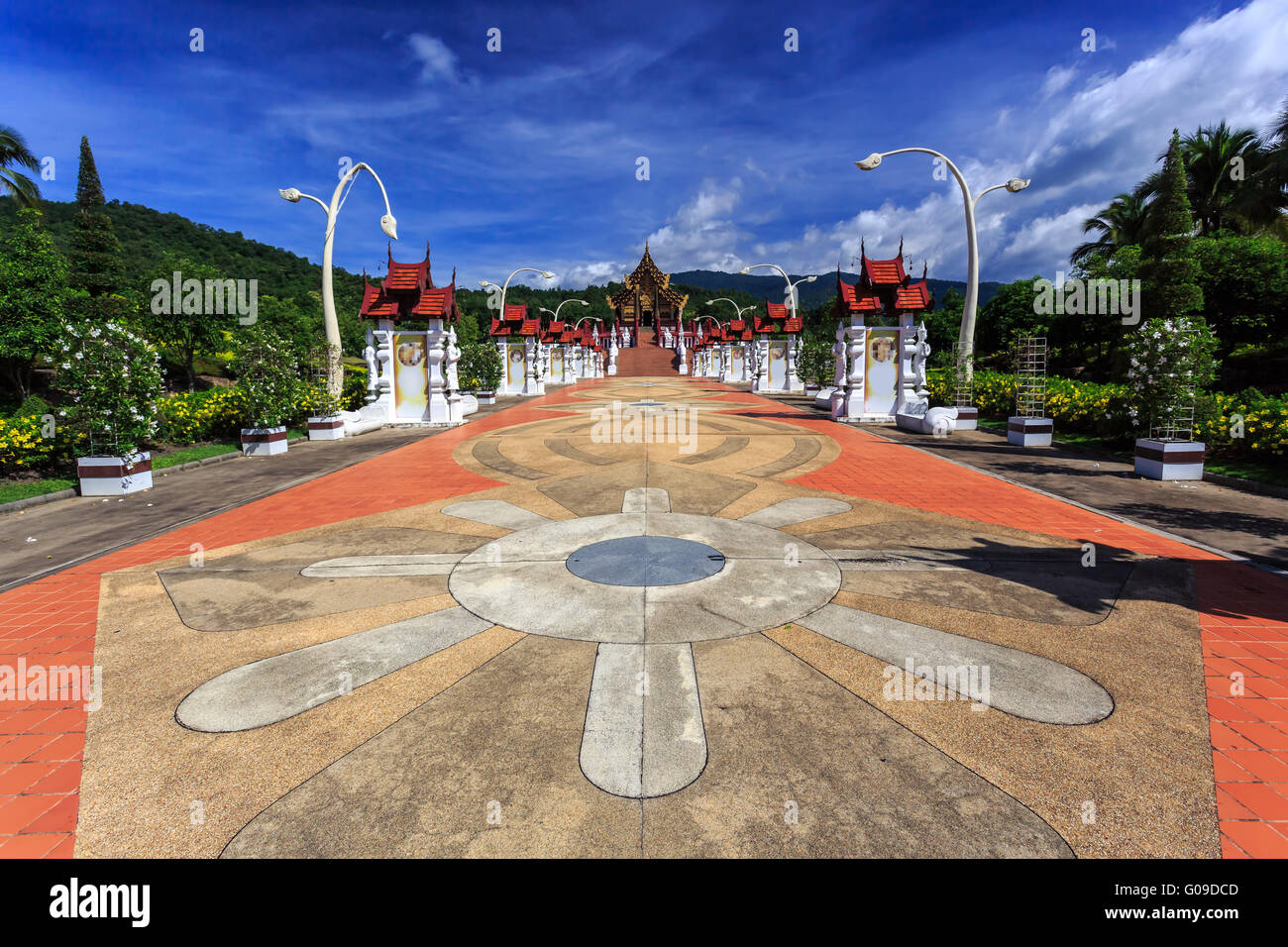 Royal Flora Ratchaphruek - alley à Royal Pavilion Photo Stock - Alamy