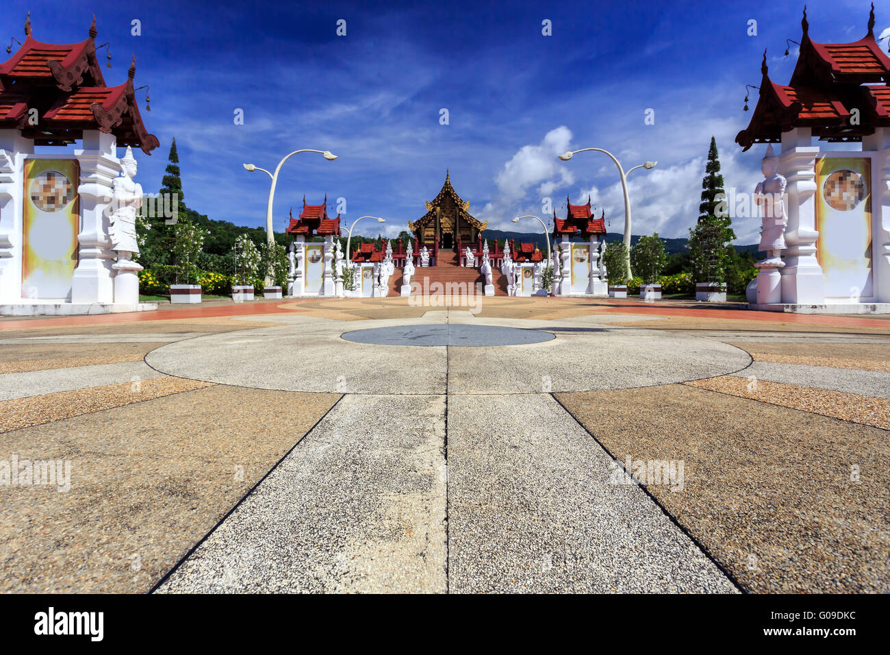 Royal Flora Ratchaphruek - alley à Royal Pavilion Photo Stock - Alamy