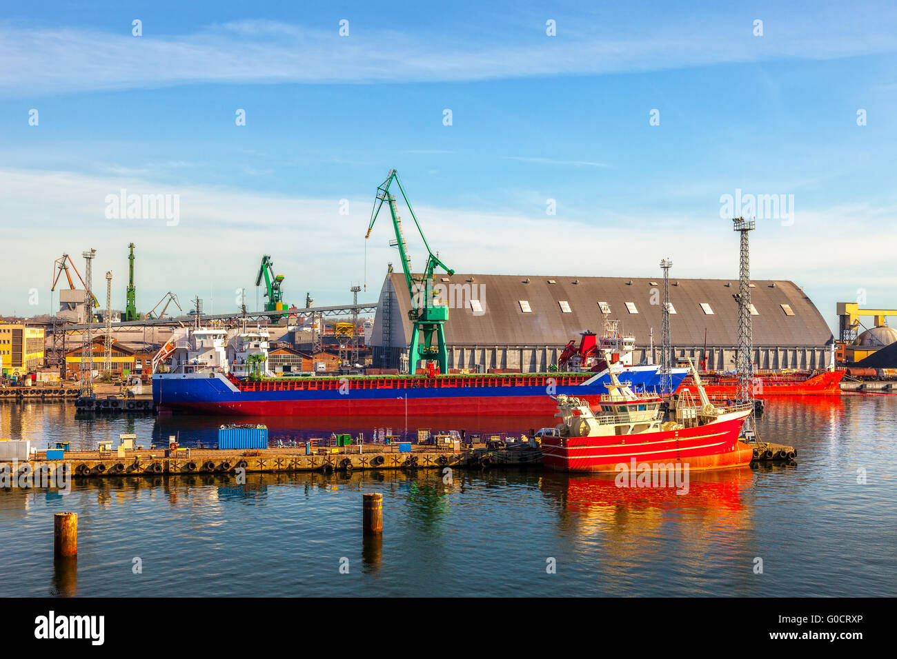 Quai port Banque de photographies et d’images à haute résolution - Alamy