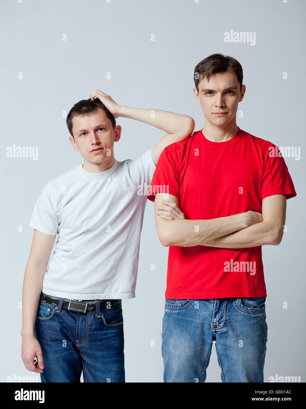 Deux gars Banque de photographies et d’images à haute résolution - Alamy
