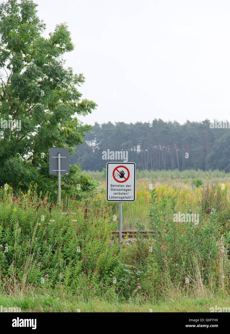 Interdiction de traverser les pistes Banque de photographies et d ...