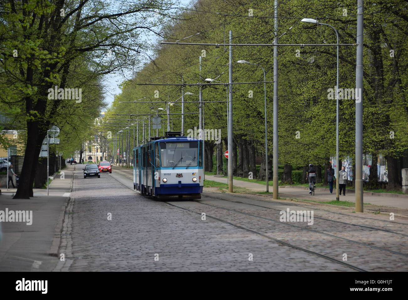 En tramway de Riga city surrounds : disposition de pistes, s'arrête et ...