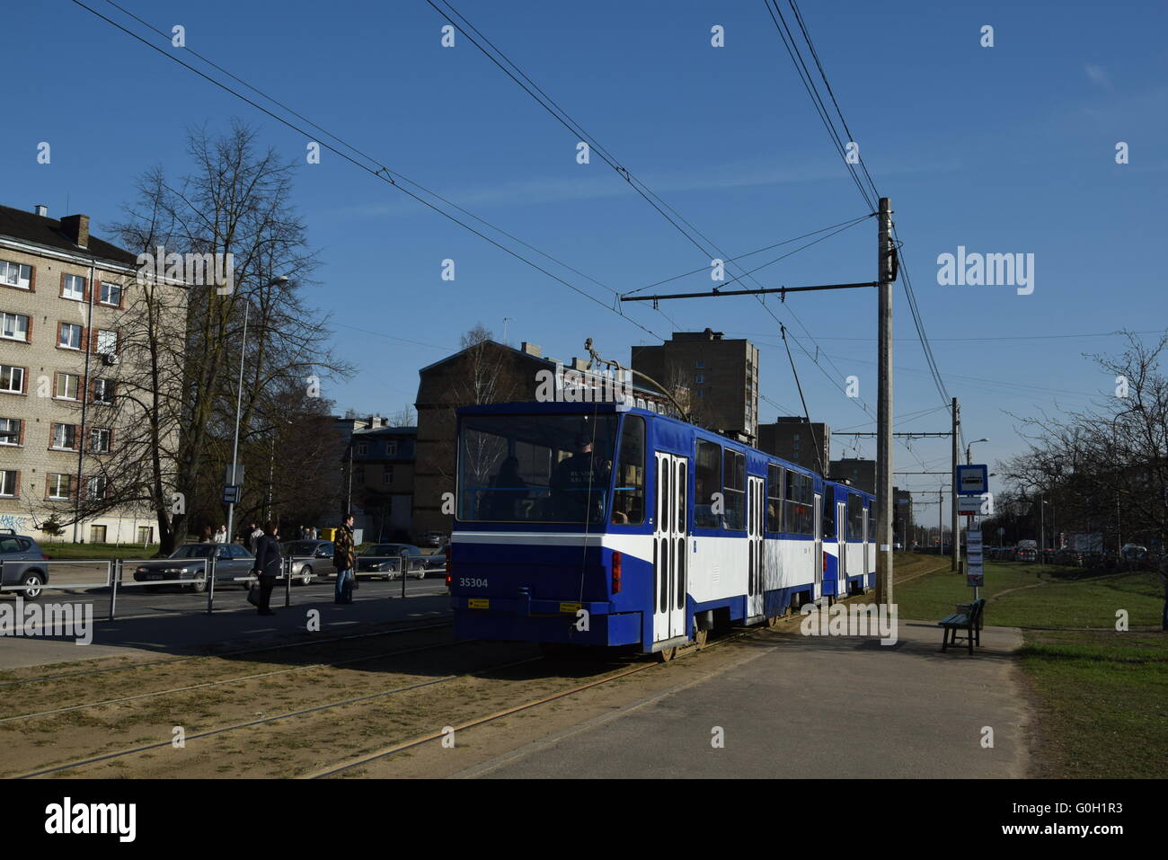 En tramway de Riga city surrounds : disposition de pistes, s'arrête et ...