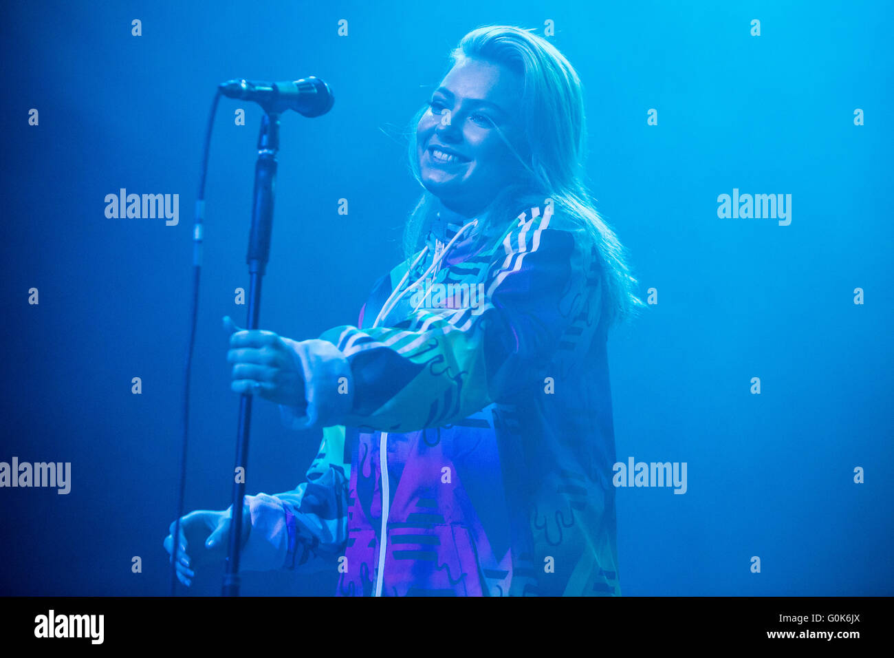 Astrid s singer Banque de photographies et d’images à haute résolution ...