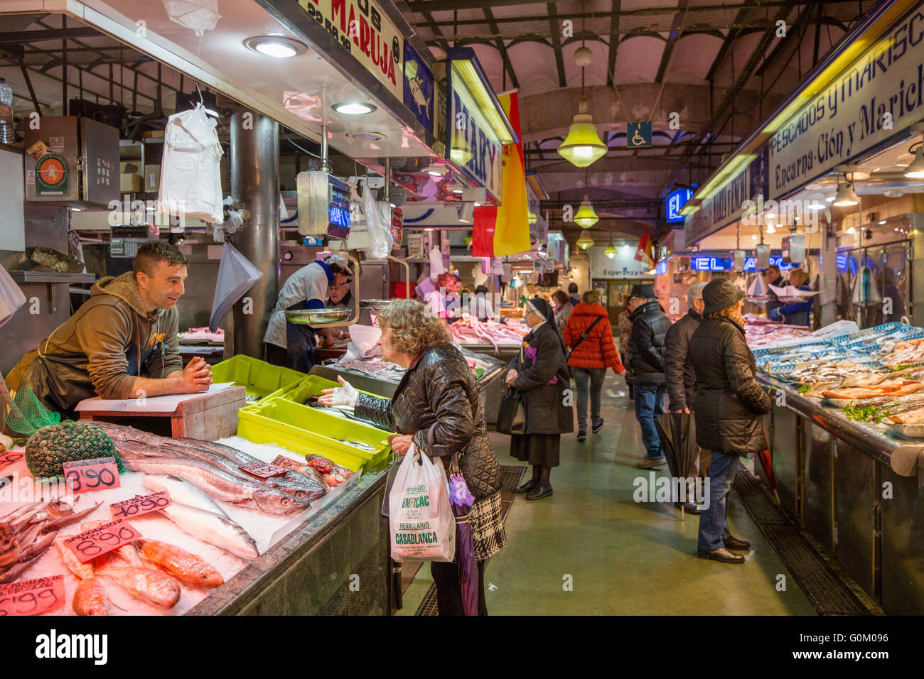 Marché aux poissons de santander Banque de photographies et d’images à ...