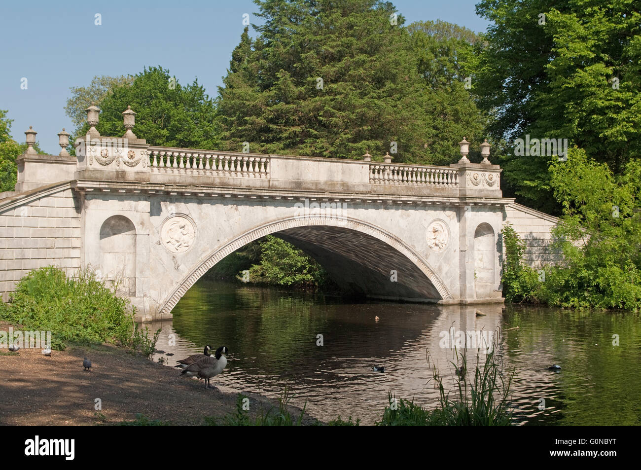 Pont classique Banque de photographies et d’images à haute résolution ...