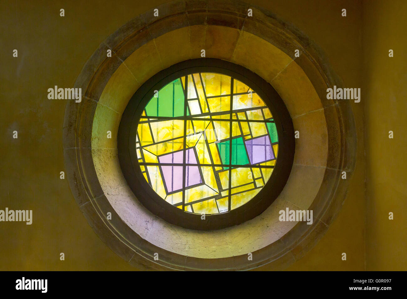 Verre coloré Banque de photographies et d’images à haute résolution - Alamy