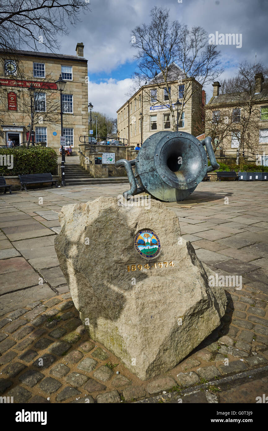 Rams bas public art armoiries Ramsbottom est sur la voie de l'Irwell ...