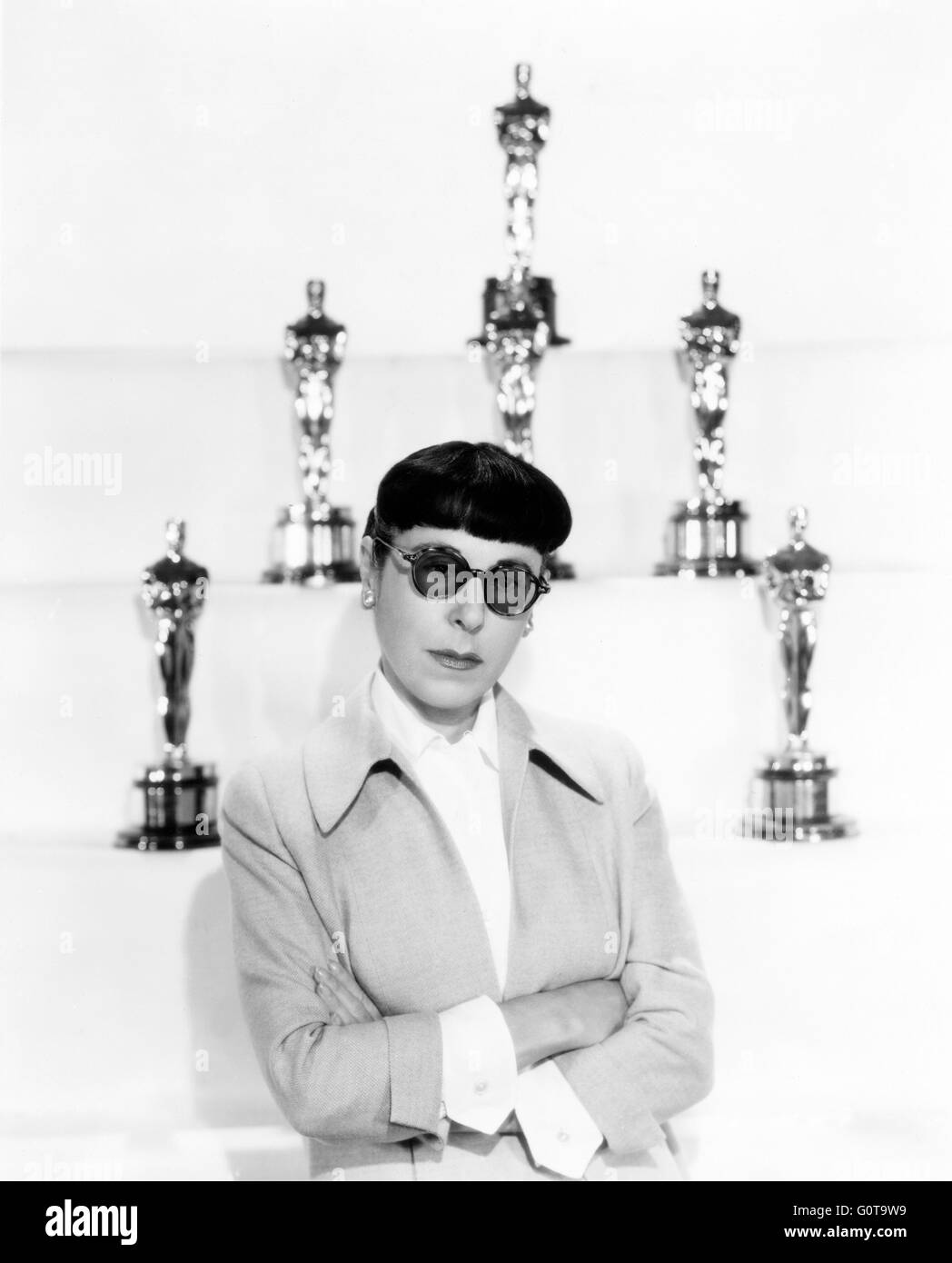 Edith Head (1897-1981), créateur de costumes, qui a remporté huit Oscar des Meilleurs Costumes ...