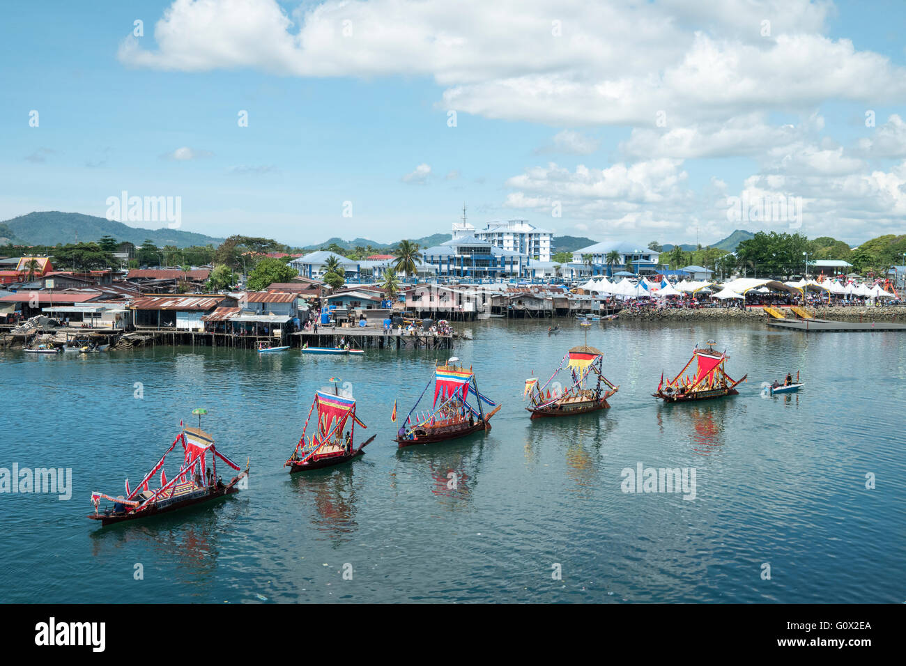 Le bateau de Bajau traditionnel appelé Lepa Lepa décorées de couleurs ...