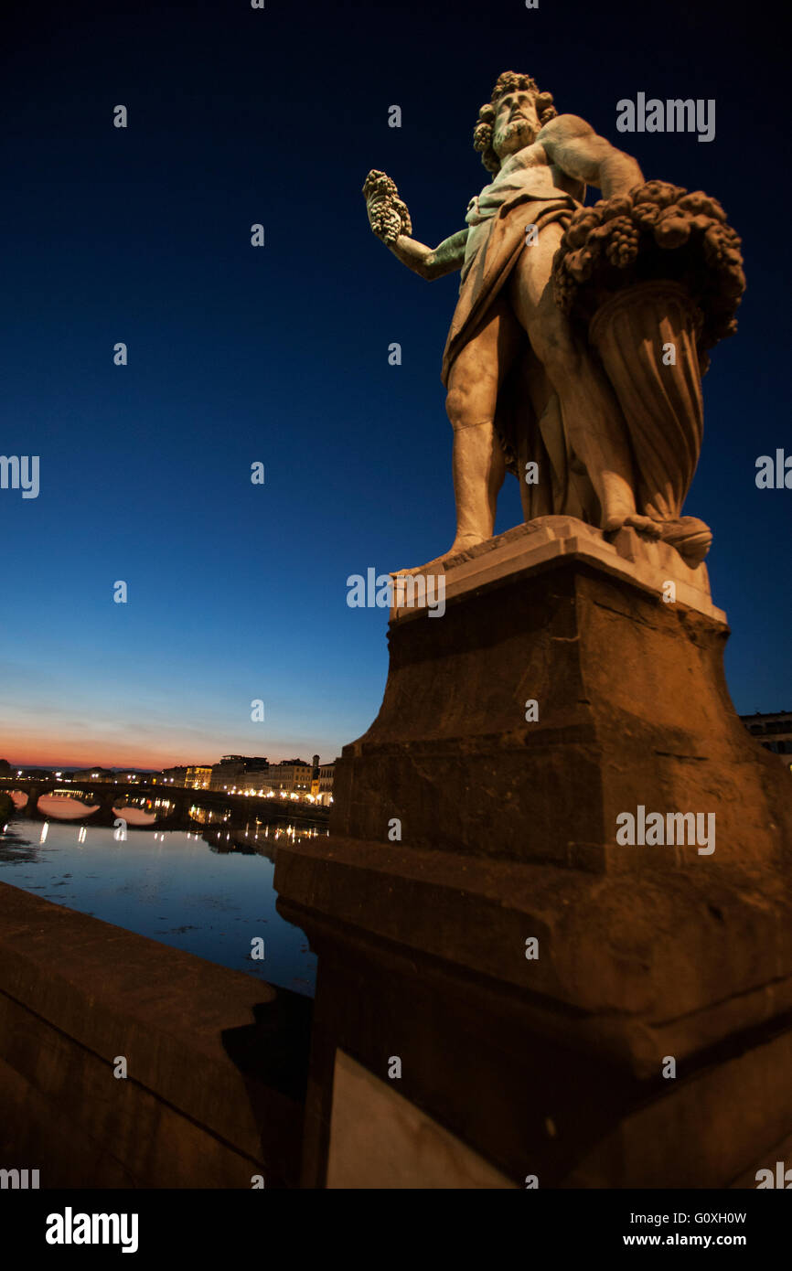 Bacchus Grapes Statue Banque d'image et photos - Alamy