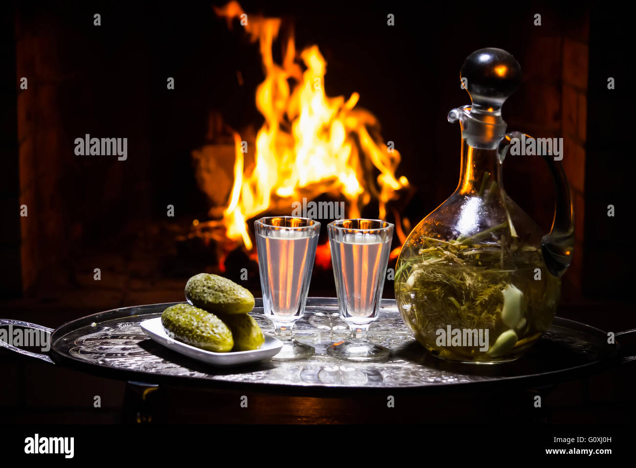 Vodka russe traditionnelle cornichons Banque de photographies et d ...