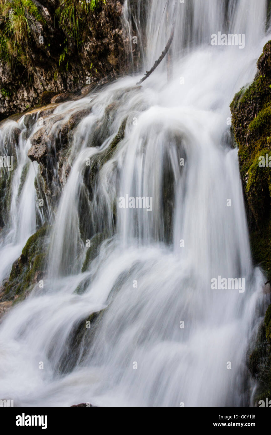 Cascade tranquille Banque de photographies et d’images à haute résolution - Alamy