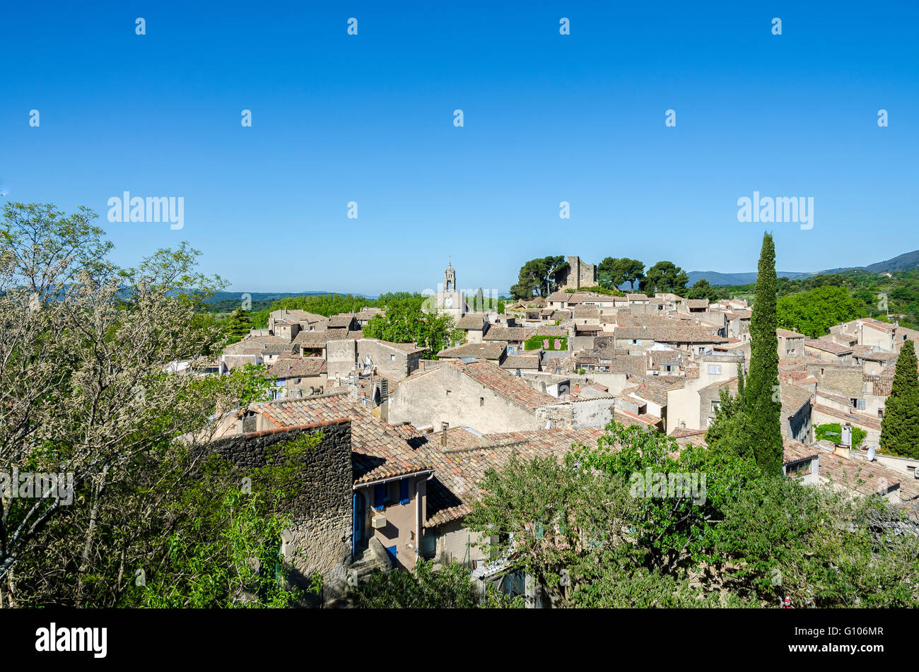 Village de cucuron Banque de photographies et d’images à haute ...