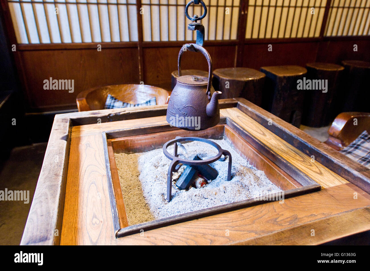 Irori traditionnel Banque de photographies et d’images à haute résolution - Alamy