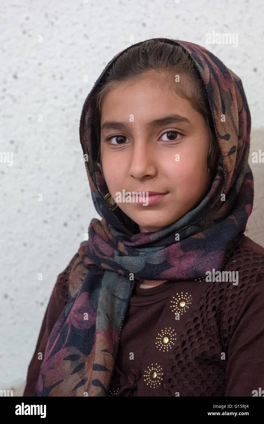 Fatima Sadat, fille de l'Iran, l'âge de 12 ans, le port d'un hijab dans ...