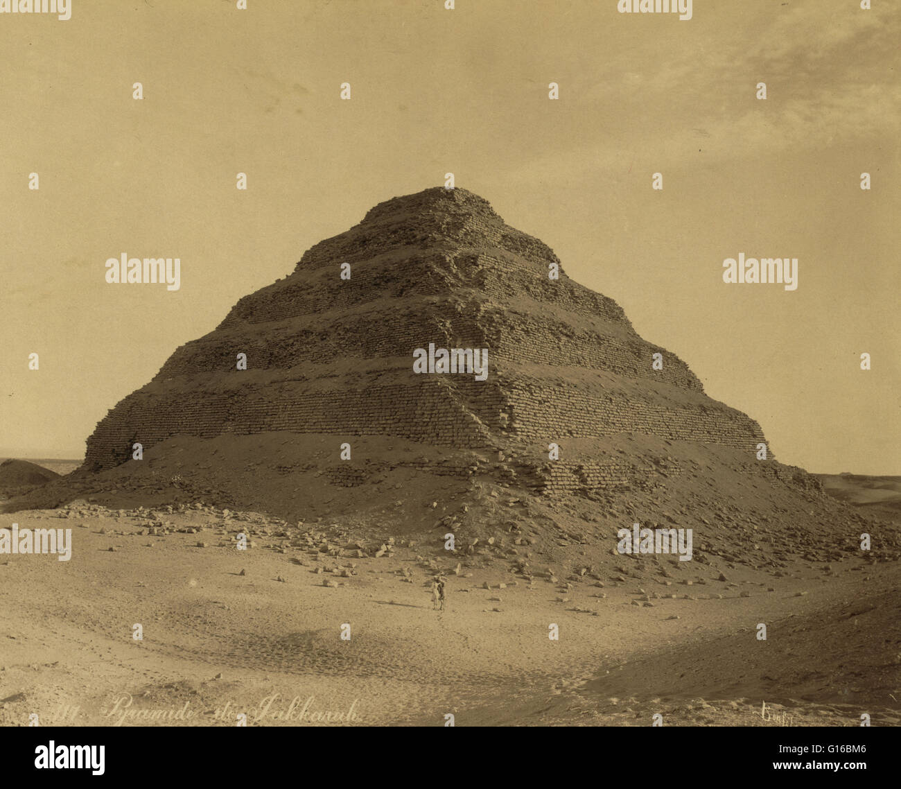 Intitulé : 'Pyramide de Sakkarah'. La pyramide de Djoser (ou Zoser), ou ...