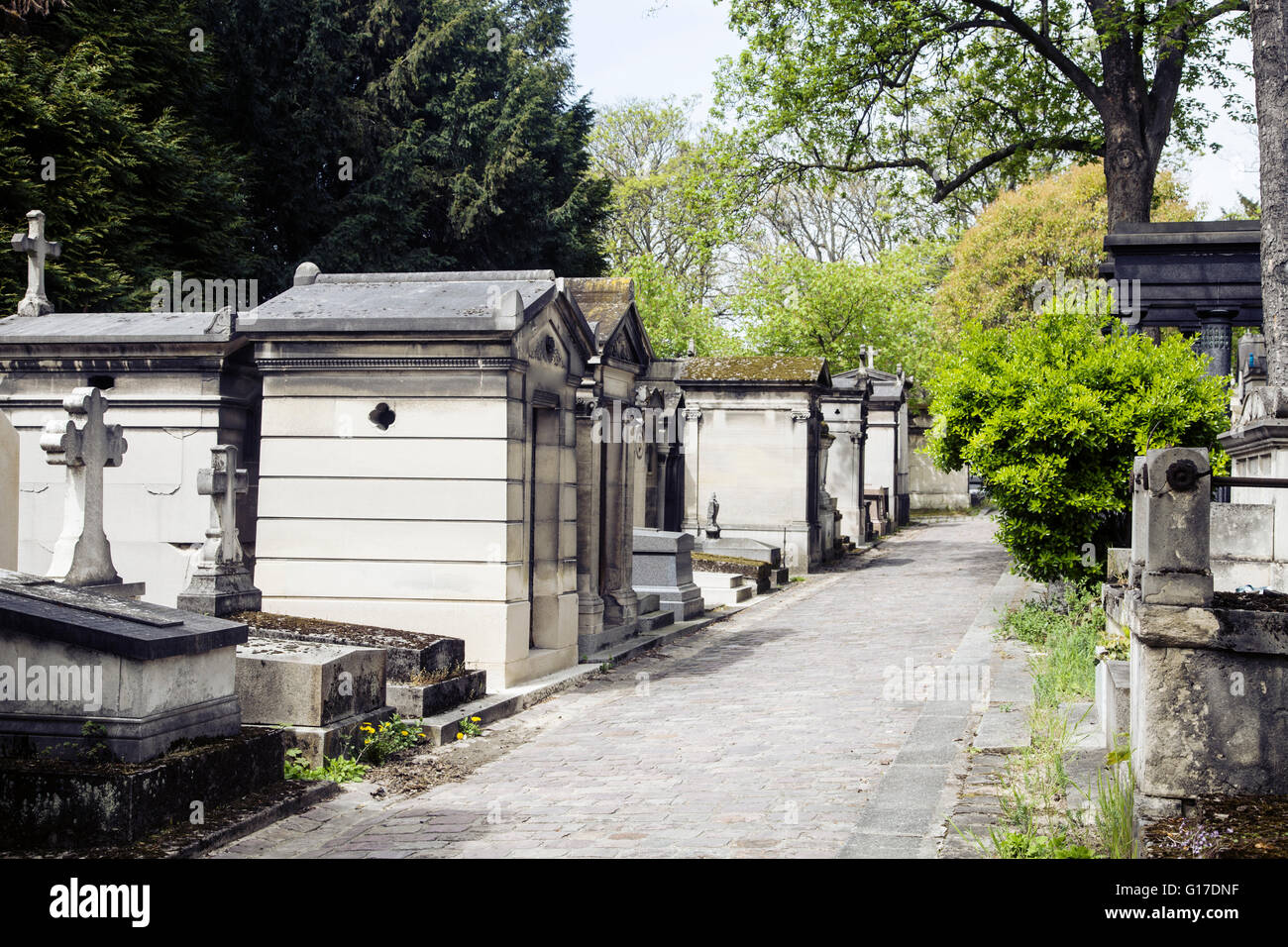 Les pierres tombales du cimetière de style gothique, à la tombée de la traverse Photo Stock - Alamy