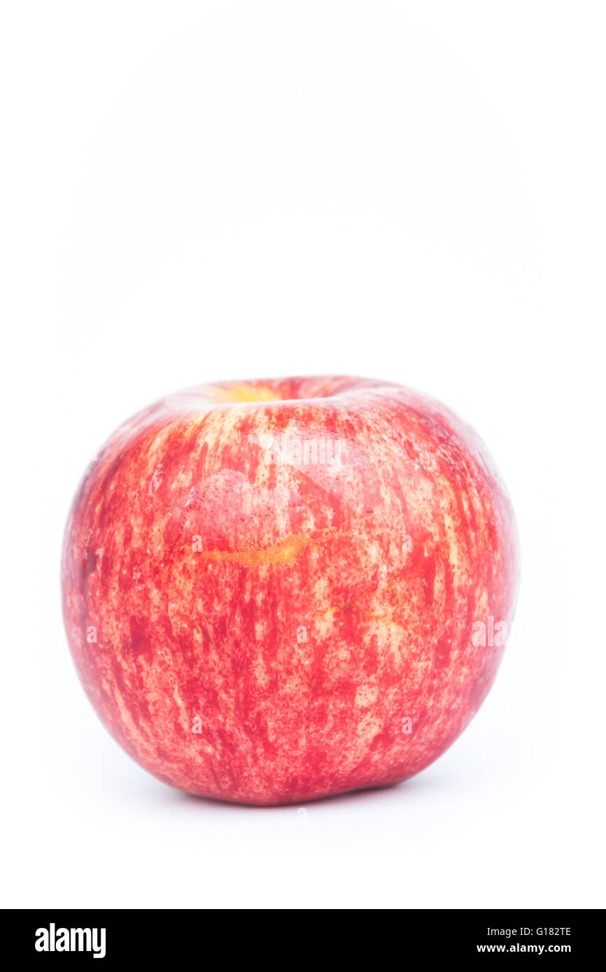 Pomme rouge sur fond blanc Banque de photographies et d’images à haute ...