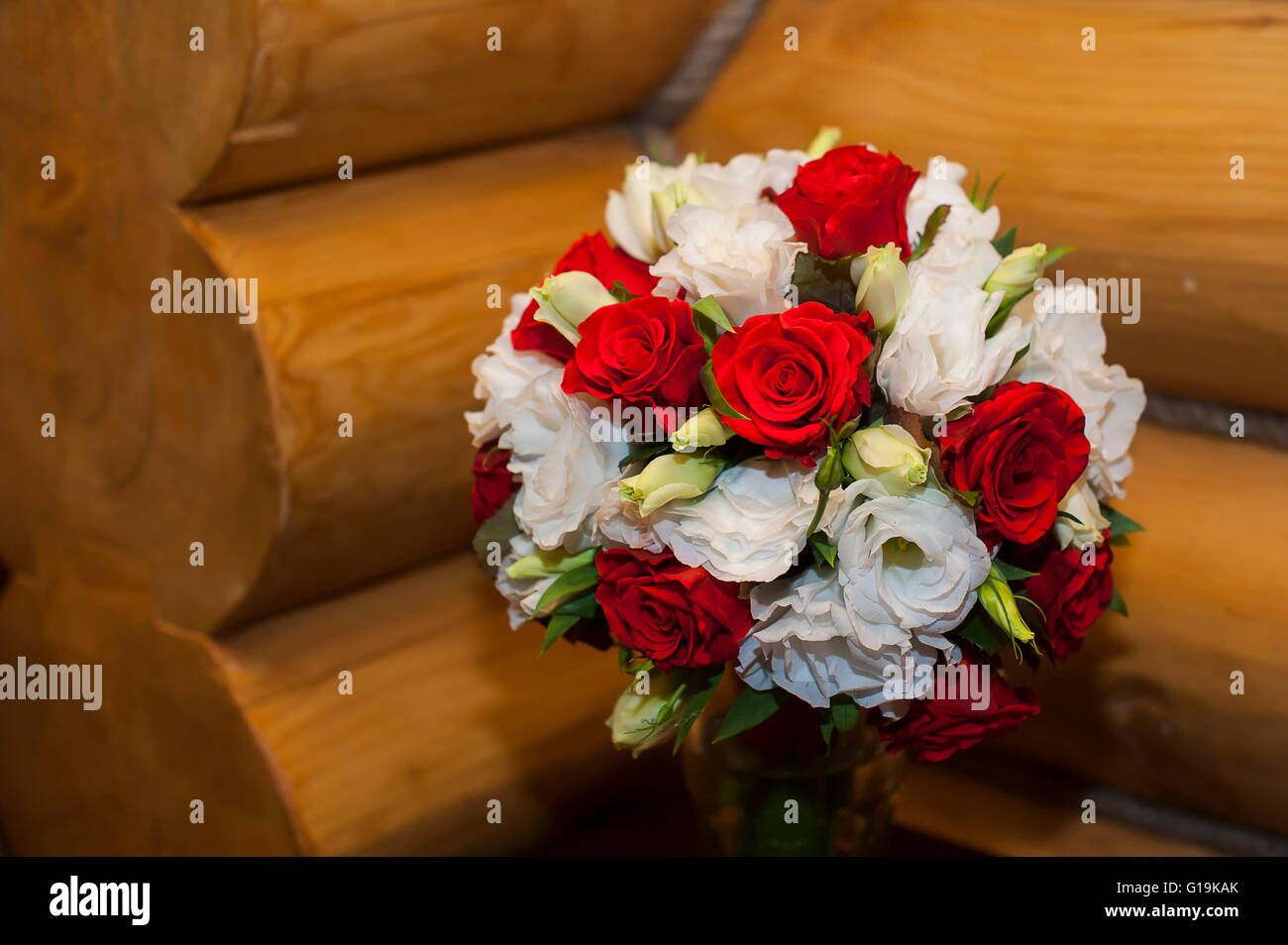 Bouquet white lilies red roses Banque de photographies et d’images à ...