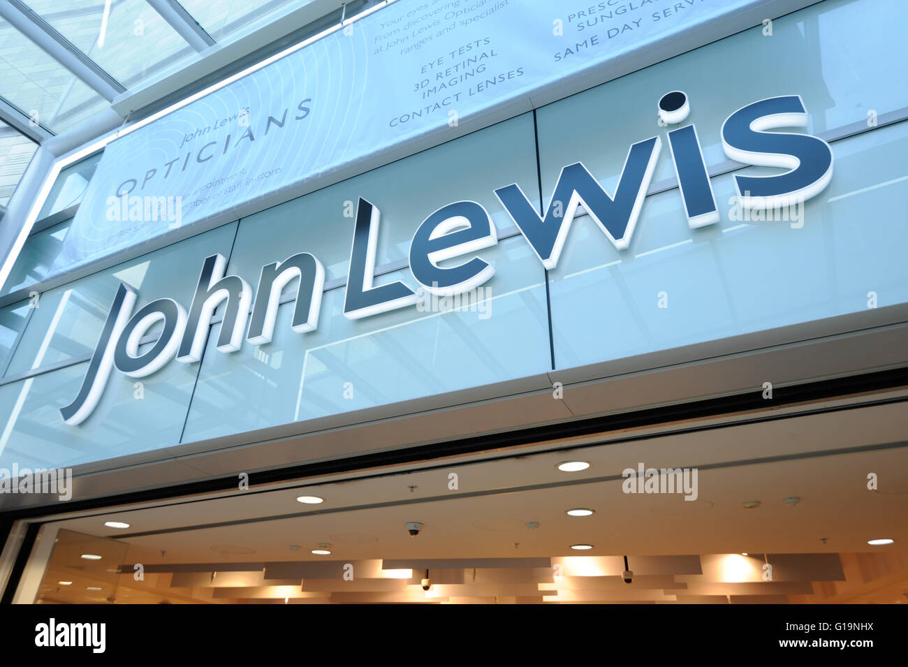 John lewis shopping Banque de photographies et d’images à haute ...