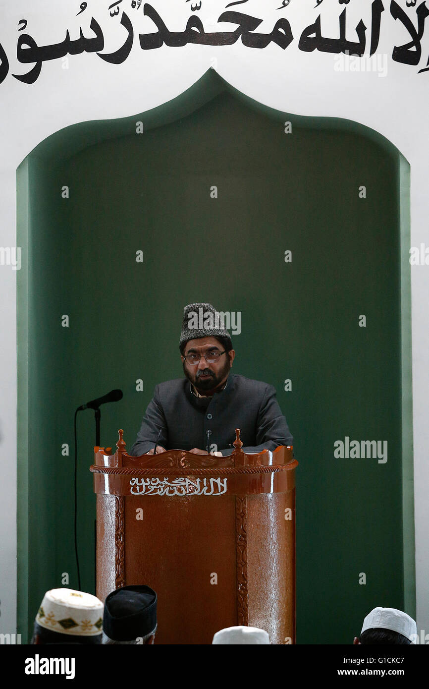 Muslim imam preaching Banque de photographies et d’images à haute ...