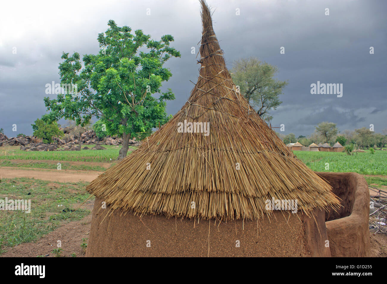 Maison africaine traditionnelle Banque de photographies et d’images à ...