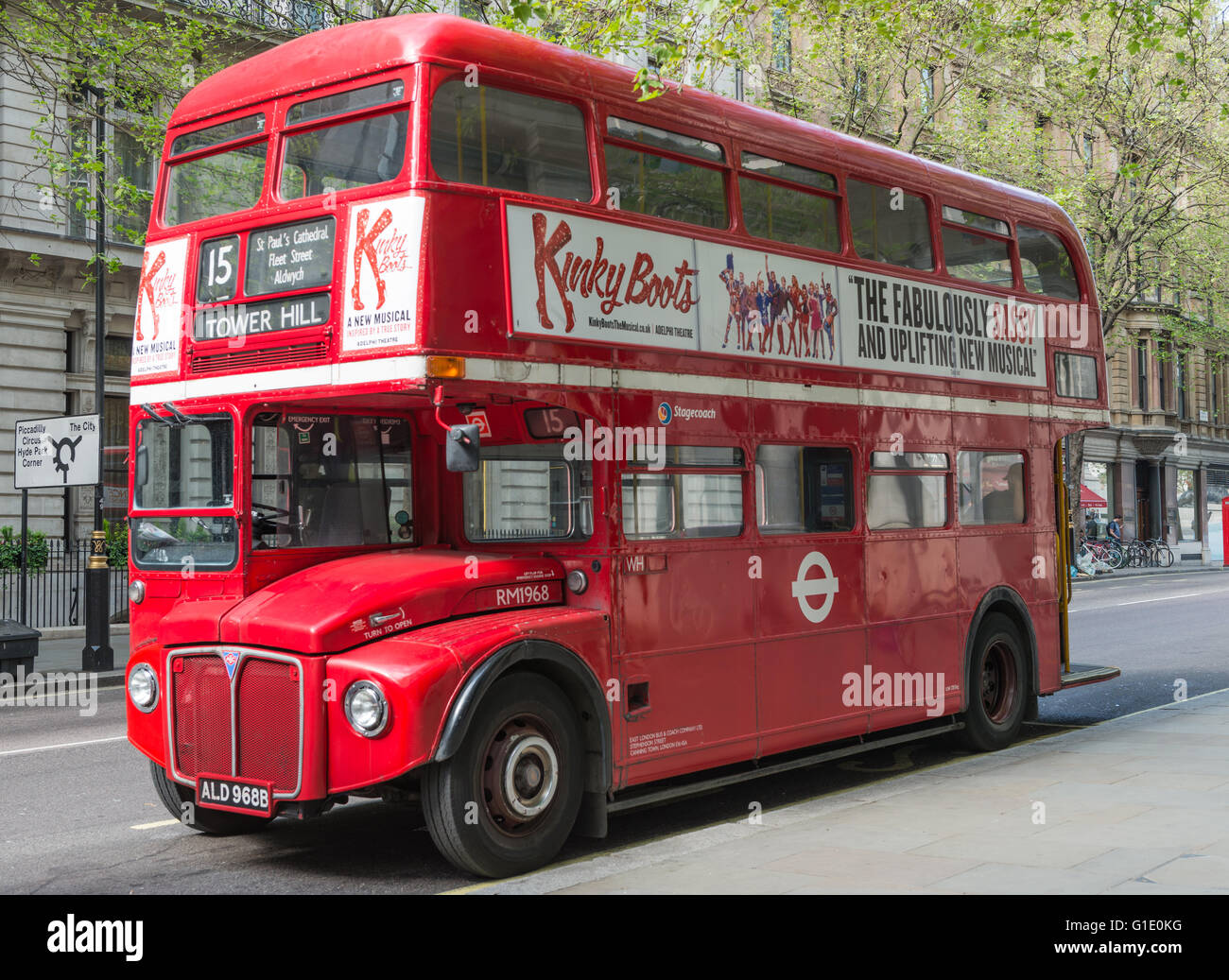 Vieux bus rouge de londres Banque de photographies et d’images à haute ...