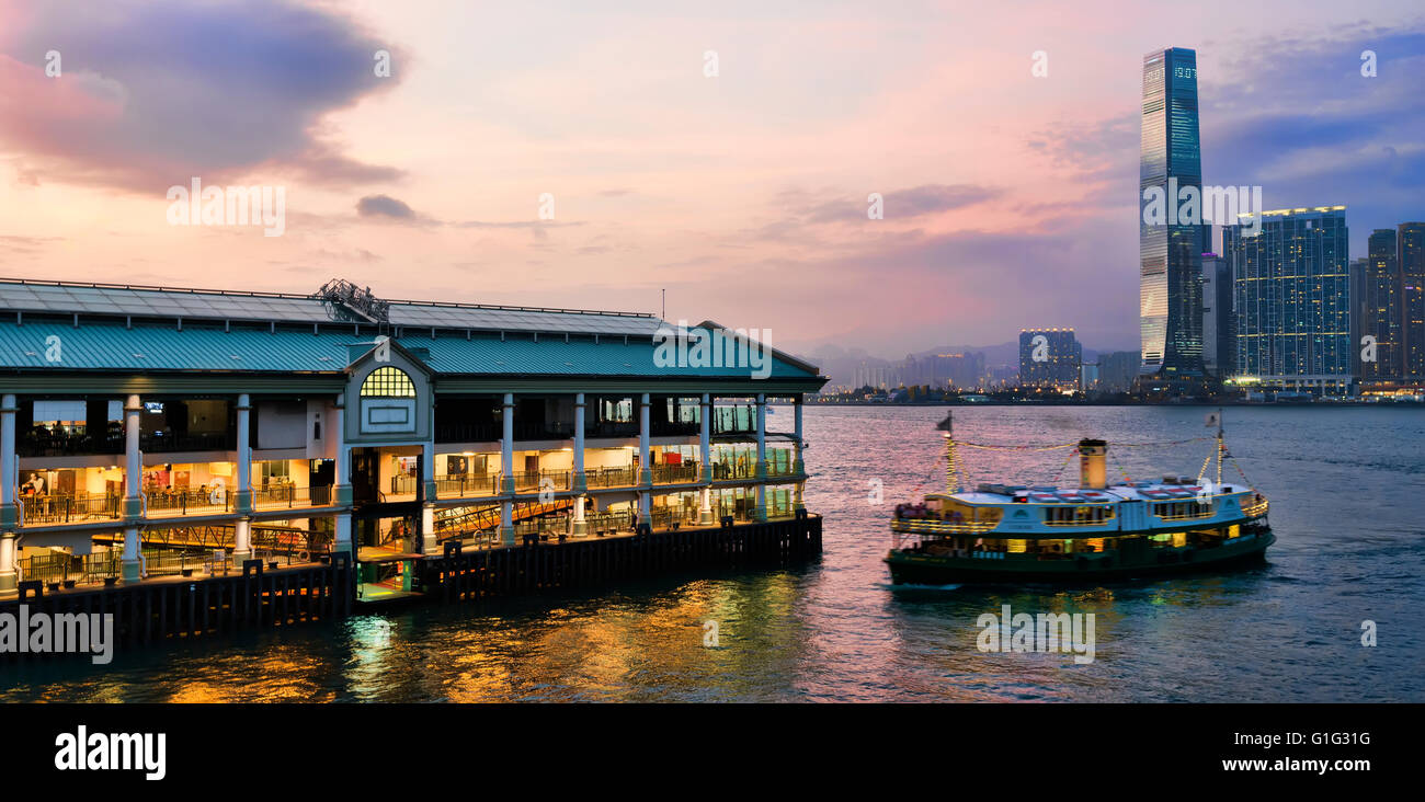 Star ferry terminal Banque de photographies et d’images à haute ...