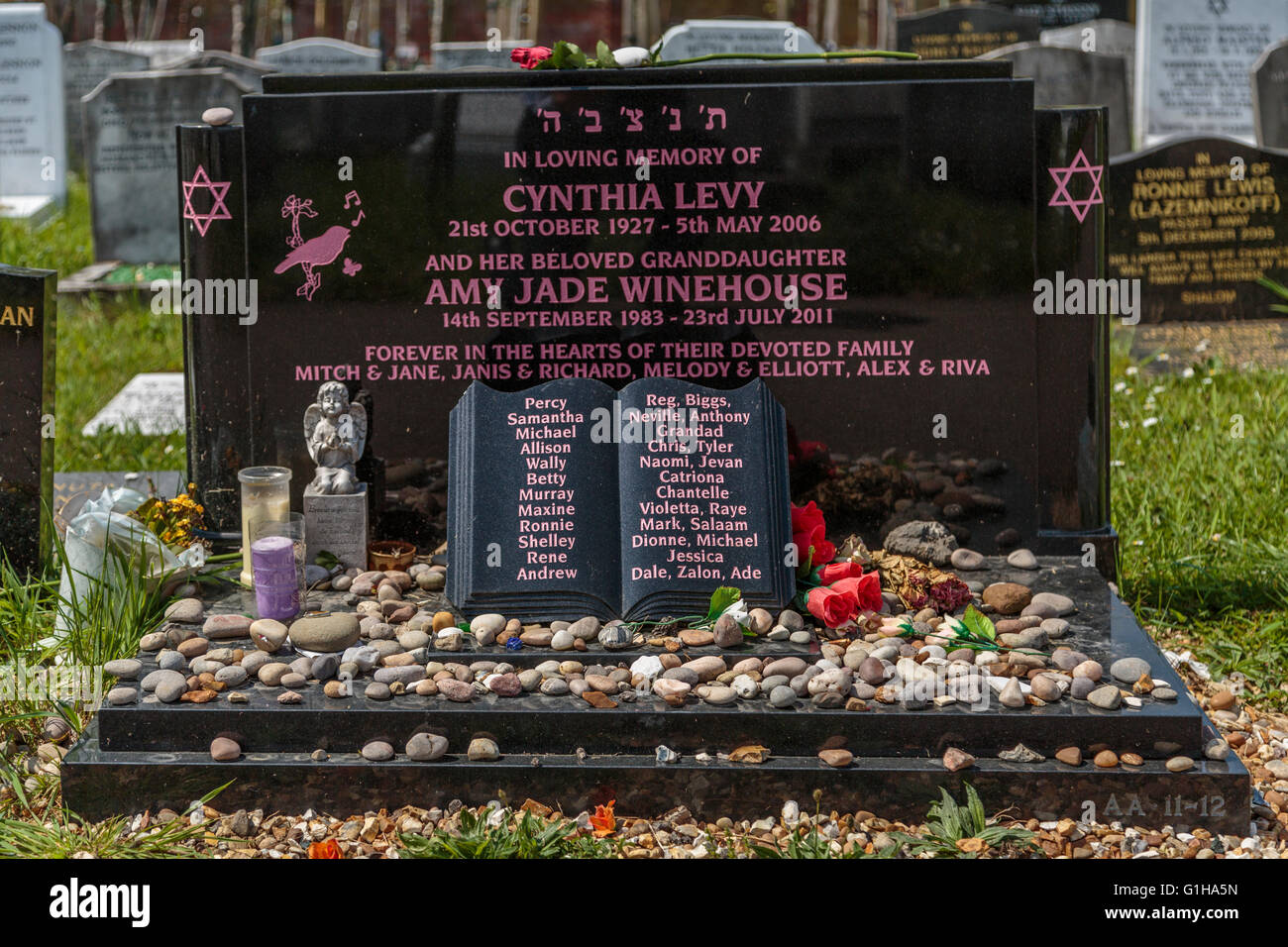 La Tombe de feu le chanteur auteur-compositeur britannique Amy ... La Tombe de feu le chanteur auteur-compositeur britannique Amy ...