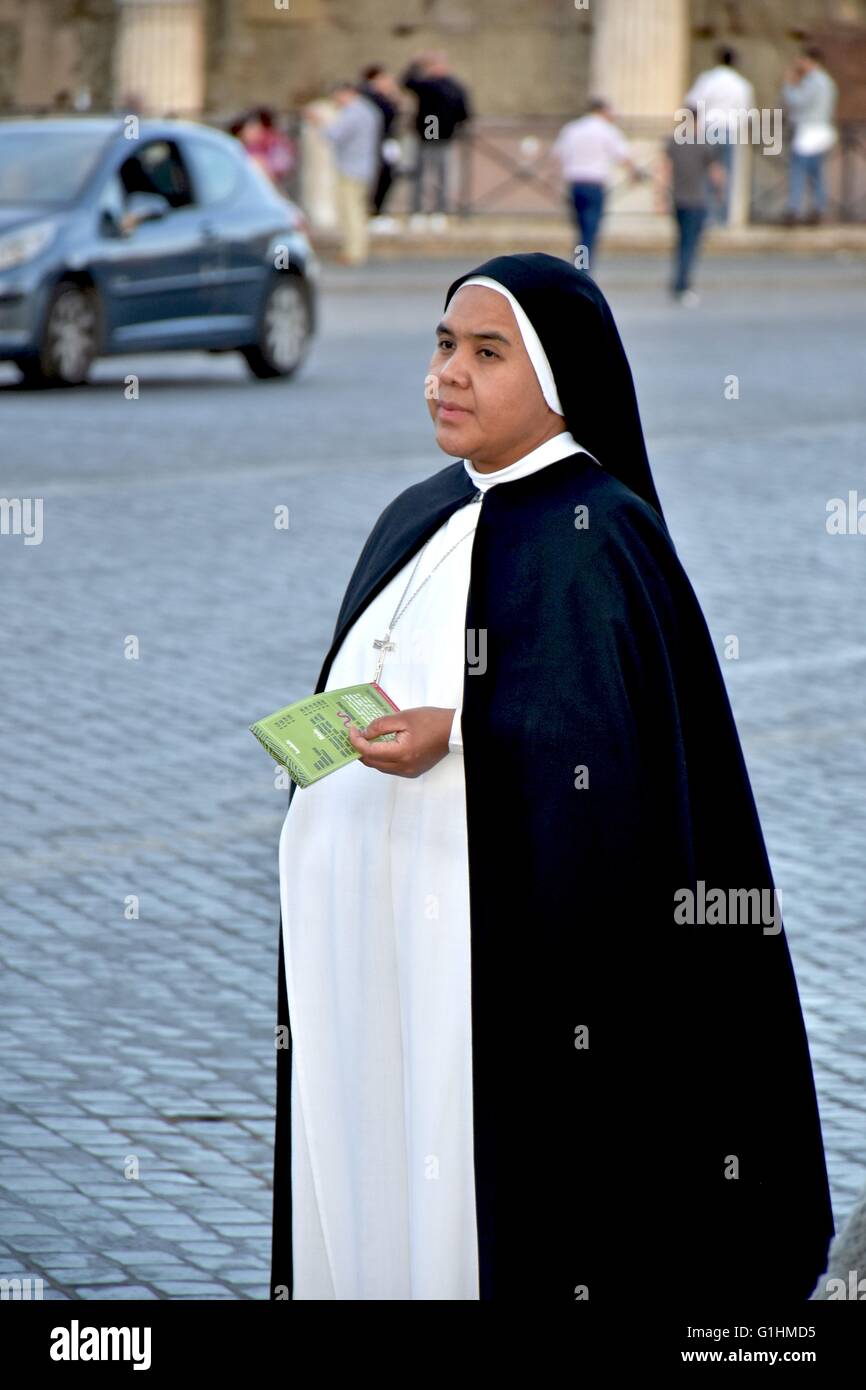 La religieuse Banque de photographies et d’images à haute résolution ...