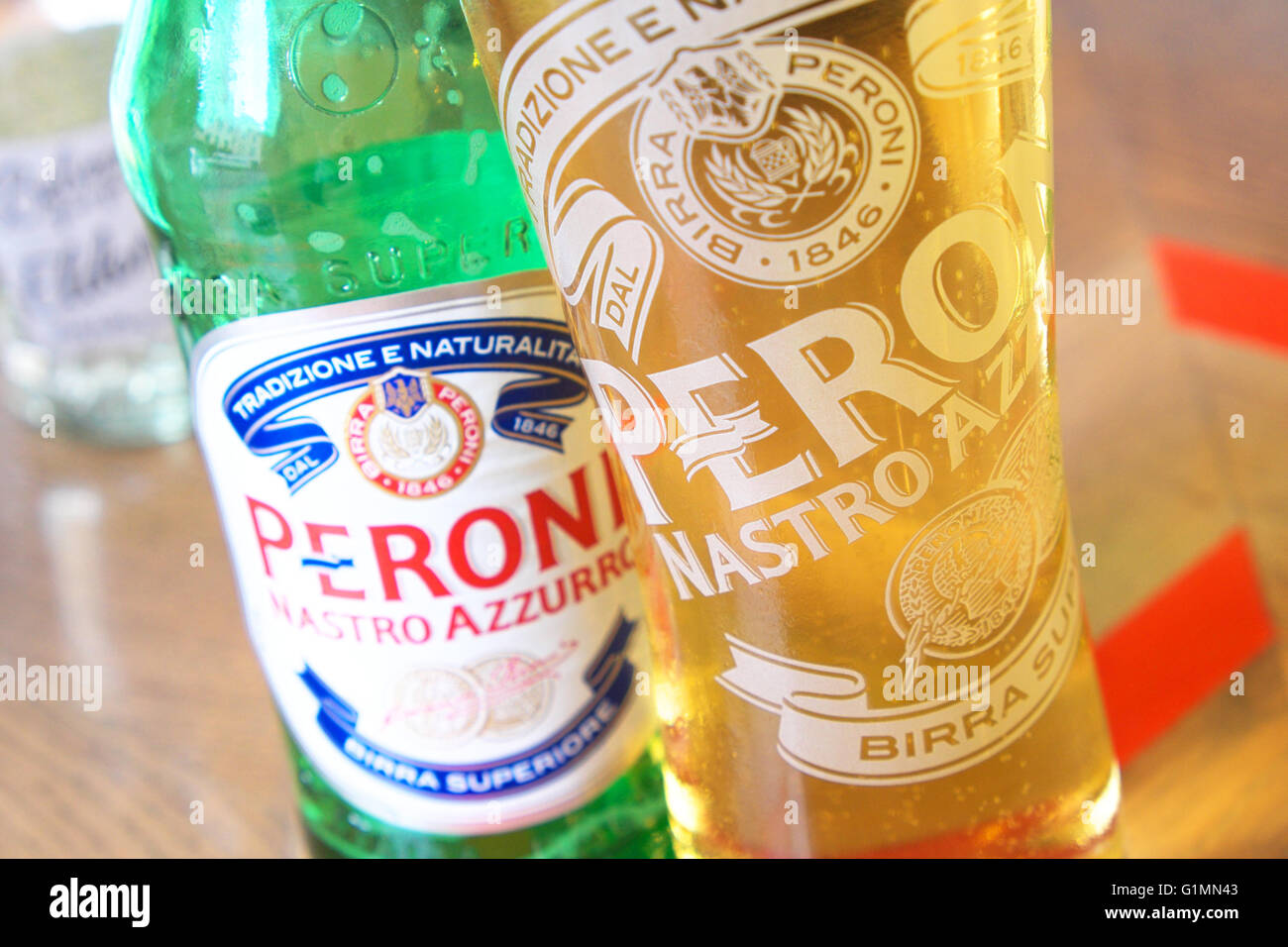 Peroni nastro azzurro Banque de photographies et d’images à haute ...
