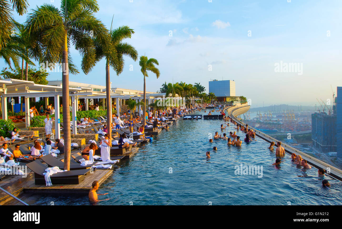 Piscine de la Marina Bay Sands SkyPark. Marina Bay, Singapour Photo Stock - Alamy